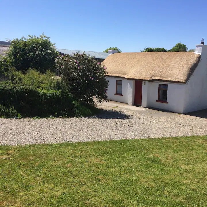 Tigín Tuí - Little Thatched House - Visit Carndonagh, County Donegal