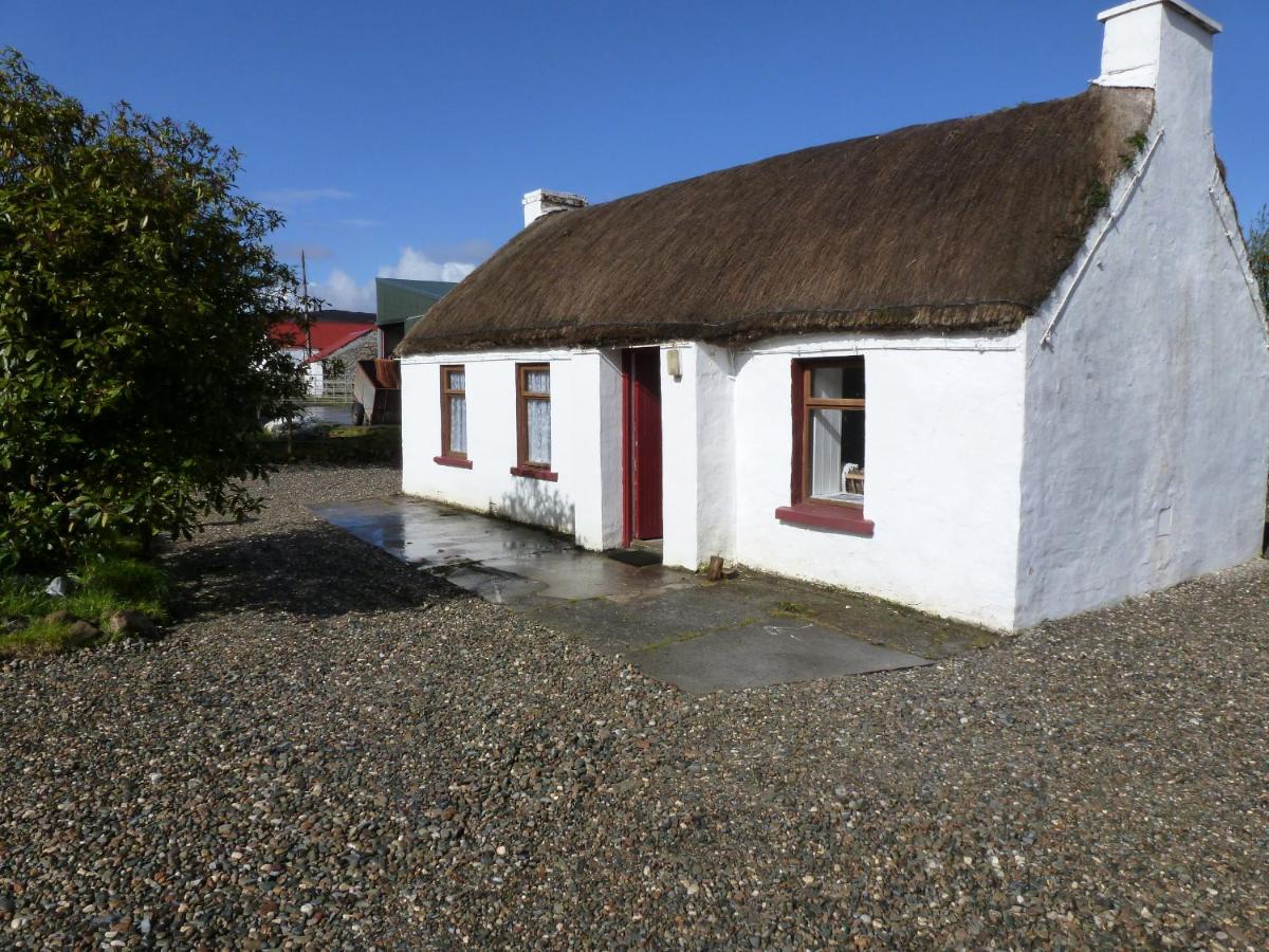 Tigín Tuí - Little Thatched House - Visit Carndonagh, County Donegal